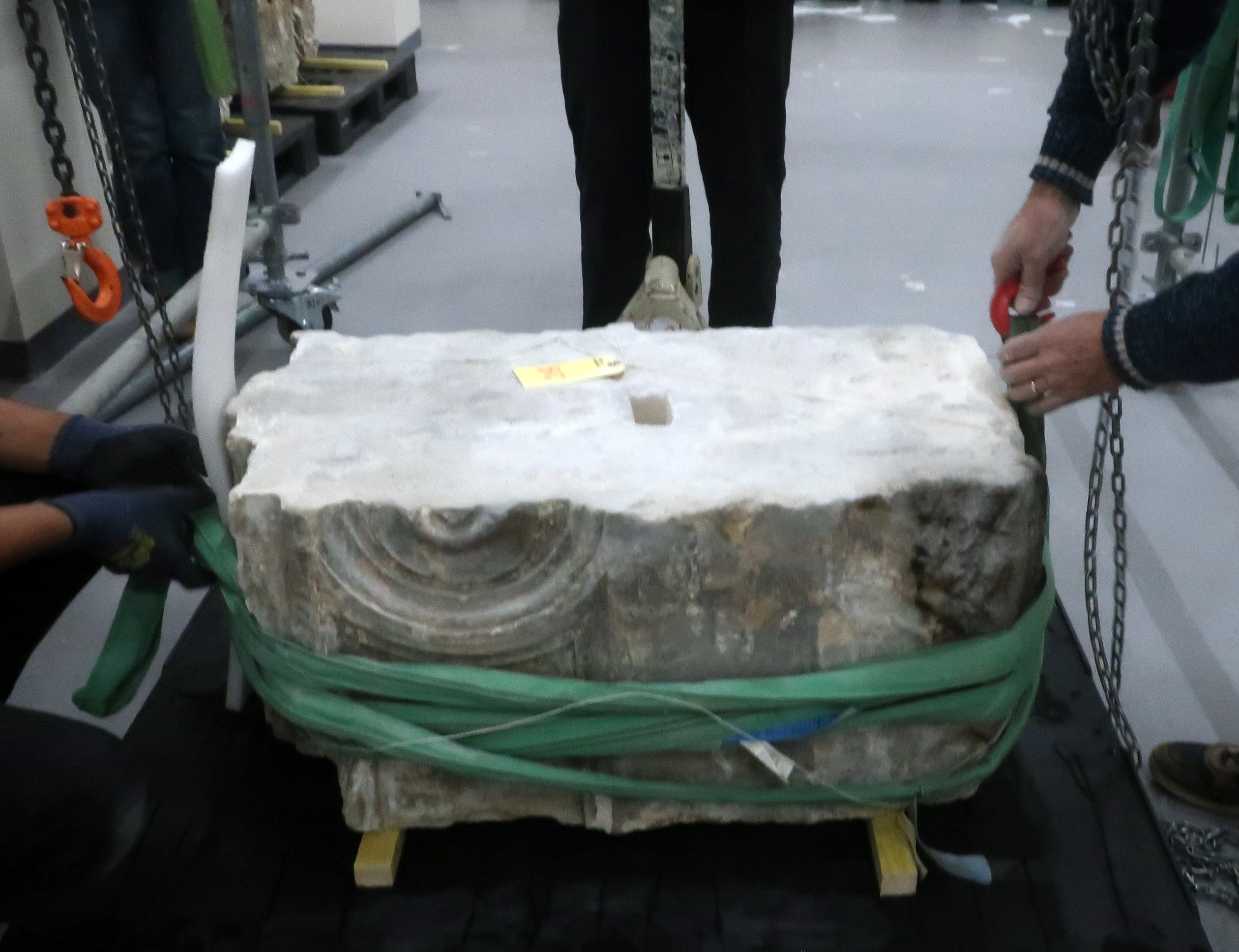 Manipulation d'objet culturel lourd, volumineux et fragile - Haute ...